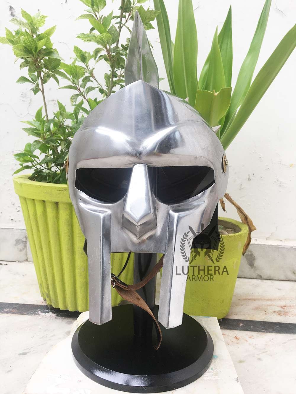 Gladiator helmet with spikes – Luthera Armor