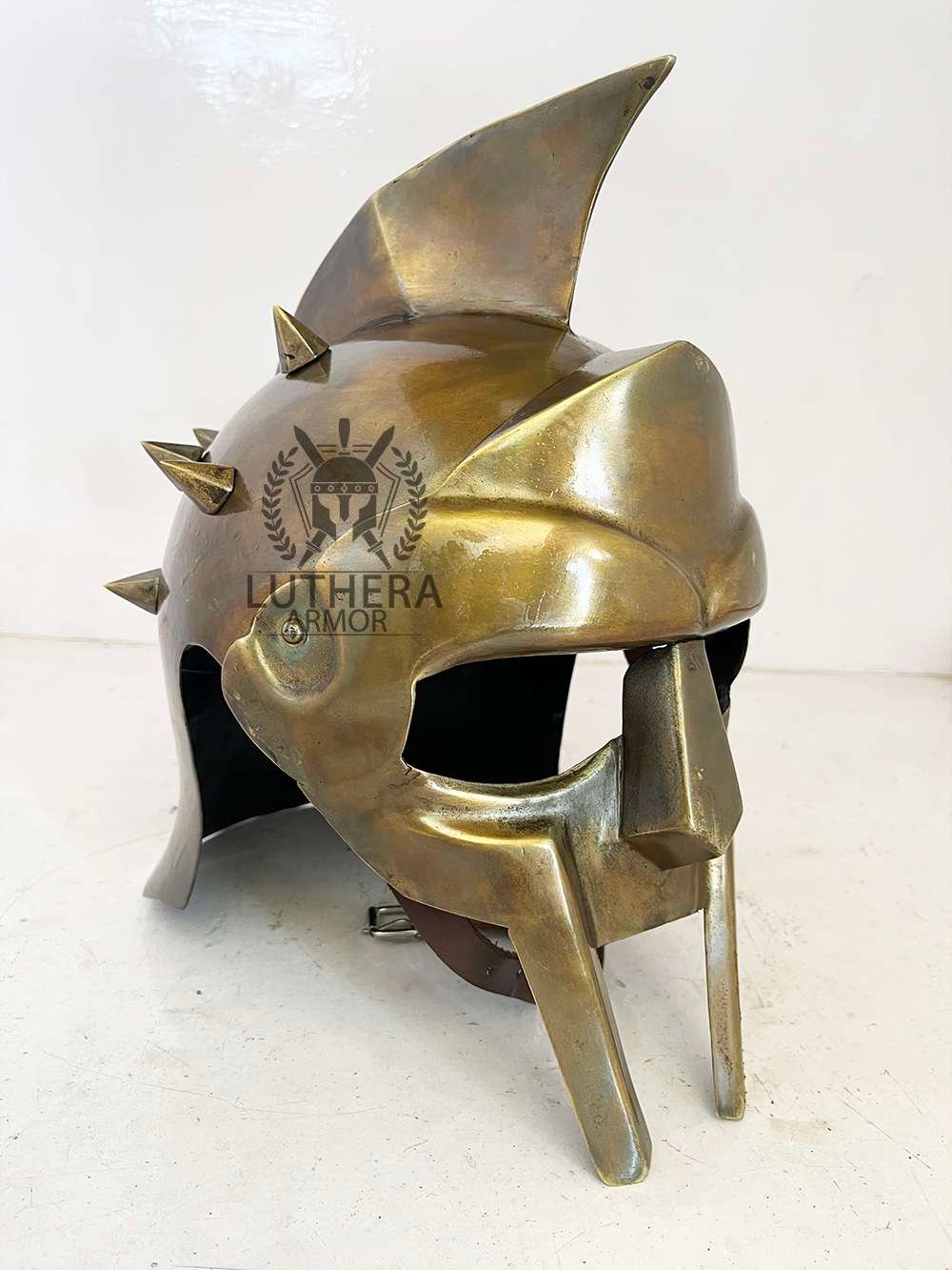 Gladiator helmet with spikes – Luthera Armor